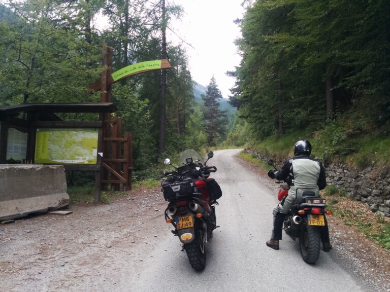 BarButtons: Control motorcycle navigation from the handlebars